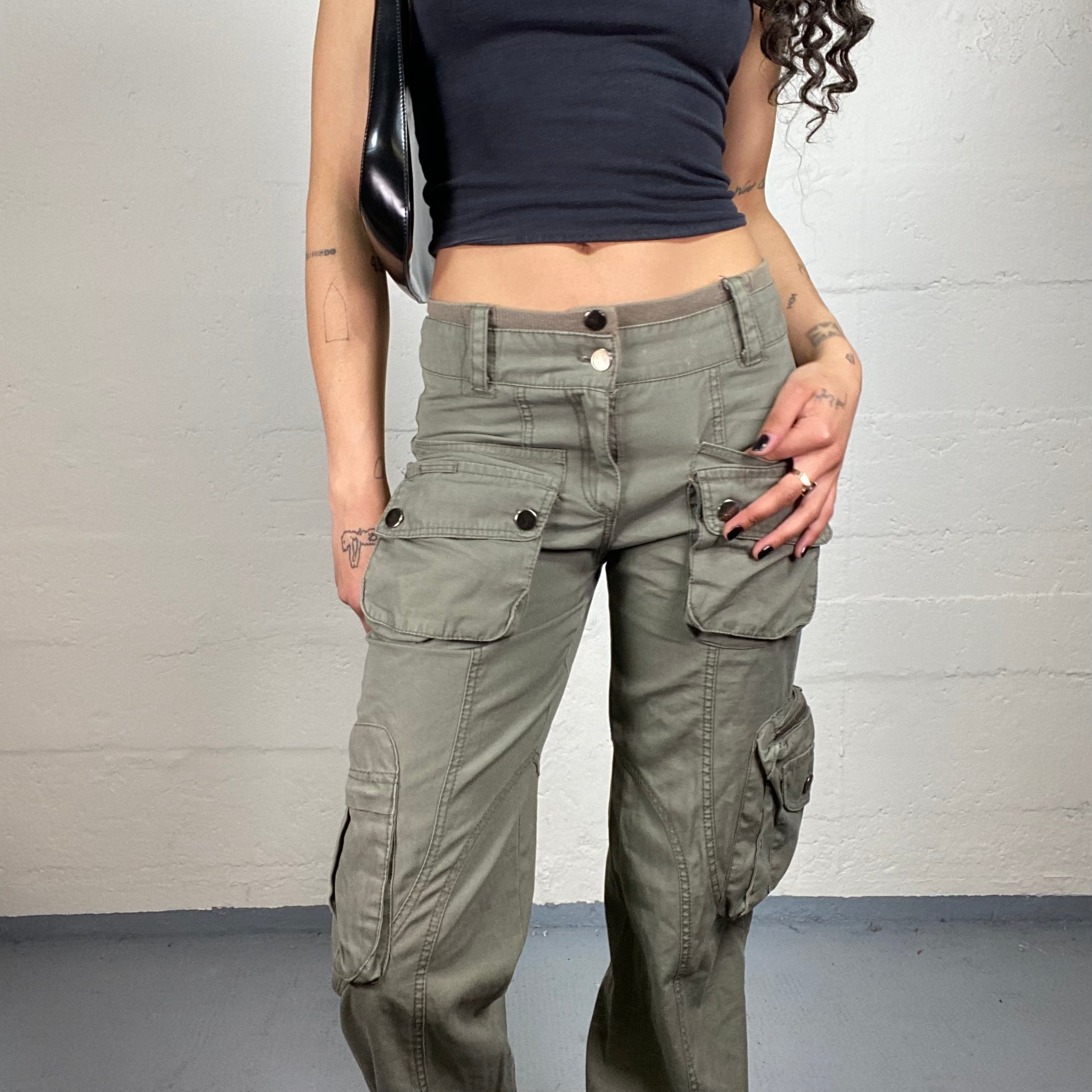 Vintage 2000's Skater Girl Khaki Straight Cut Cargo Pants with Multipl ...
